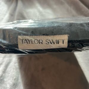 Taylor Swift | Bath | Taylor Swift Official Merch Towel Black Taylors ...